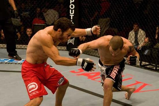 철창 속 혈투 'UFC 77'