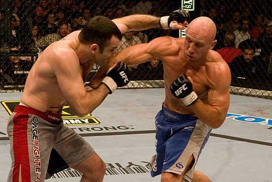 철창 속 혈투 'UFC 77'